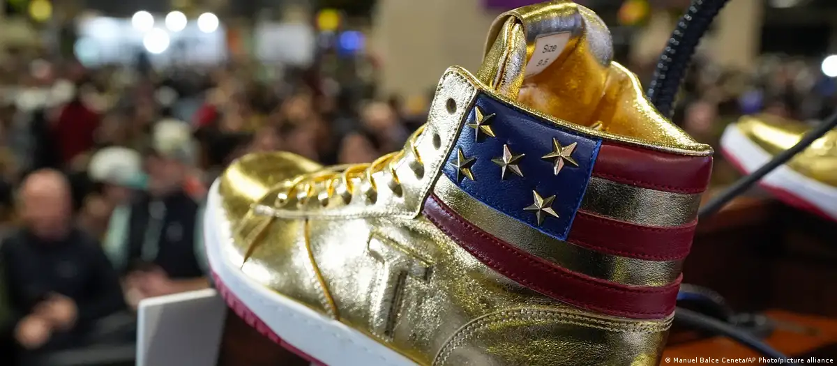Donald Trump lanza su marca de zapatos deportivos – La Voz Internacional